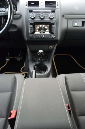Pelēks Volkswagen Touran 2013 Kauņa, ar dzinēja tilpumu 2.00 L un nobraukumu 230 tūkst. km par 6650 €, foto 39 vietnē AUTOMOTO.COM.LV