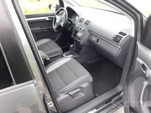 Pelēks Volkswagen Touran 2013 Bauska, ar dzinēja tilpumu 1.60 L un nobraukumu 280 tūkst. km par 5700 €, foto 11 vietnē AUTOMOTO.COM.LV