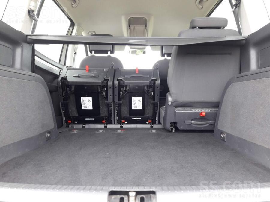 Pelēks Volkswagen Touran 2013 Bauska, ar dzinēja tilpumu 1.60 L un nobraukumu 280 tūkst. km par 5700 €, foto 12 vietnē AUTOMOTO.COM.LV