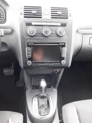 Pelēks Volkswagen Touran 2013 Bauska, ar dzinēja tilpumu 1.60 L un nobraukumu 280 tūkst. km par 5700 €, foto 14 vietnē AUTOMOTO.COM.LV