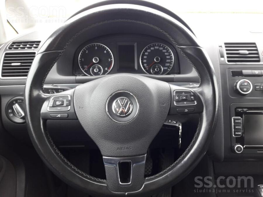 Pelēks Volkswagen Touran 2013 Bauska, ar dzinēja tilpumu 1.60 L un nobraukumu 280 tūkst. km par 5700 €, foto 17 vietnē AUTOMOTO.COM.LV