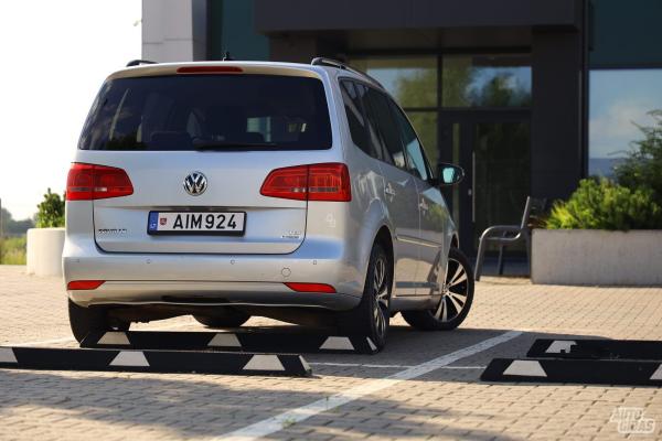 Pelēks Volkswagen Touran 2013 Viļņa, ar dzinēja tilpumu 1.60 L un nobraukumu 385 tūkst. km par 4500 €, foto 2 vietnē AUTOMOTO.COM.LV
