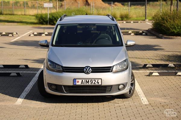 Pelēks Volkswagen Touran 2013 Viļņa, ar dzinēja tilpumu 1.60 L un nobraukumu 385 tūkst. km par 4500 €, foto 3 vietnē AUTOMOTO.COM.LV