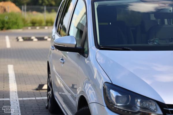 Pelēks Volkswagen Touran 2013 Viļņa, ar dzinēja tilpumu 1.60 L un nobraukumu 385 tūkst. km par 4500 €, foto 4 vietnē AUTOMOTO.COM.LV