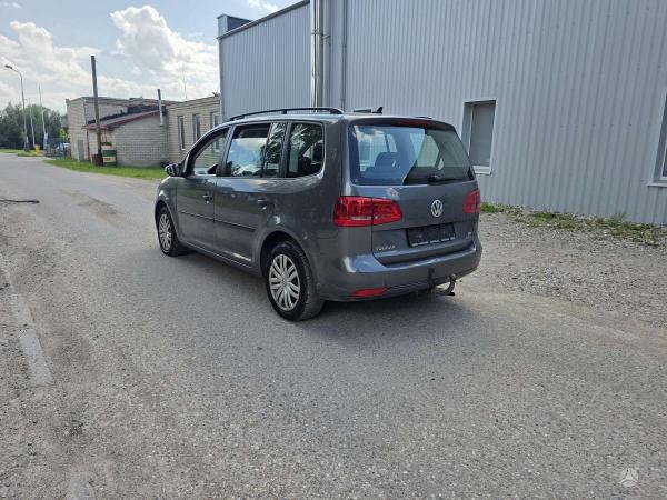 Pelēks Volkswagen Touran 2013 Ukmergė, ar dzinēja tilpumu 1.60 L un nobraukumu 240 tūkst. km par 4150 €, foto 6 vietnē AUTOMOTO.COM.LV