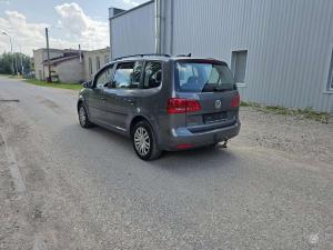 Grey Volkswagen Touran 2013 in Ukmerge, with an engine capacity of 1.60 L and mileage of 240 thousand km for 4150 €, photo 7 on AUTOMOTO.COM.LV