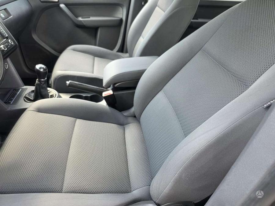 Grey Volkswagen Touran 2013 in Ukmerge, with an engine capacity of 1.60 L and mileage of 240 thousand km for 4150 €, photo 10 on AUTOMOTO.COM.LV