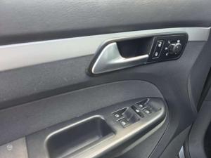 Grey Volkswagen Touran 2013 in Ukmerge, with an engine capacity of 1.60 L and mileage of 240 thousand km for 4150 €, photo 11 on AUTOMOTO.COM.LV