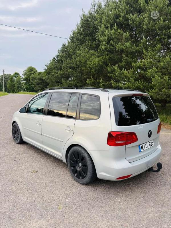 Pelēks Volkswagen Touran 2013 Kauņa, ar dzinēja tilpumu 1.60 L un nobraukumu 391 tūkst. km par 3499 €, foto 5 vietnē AUTOMOTO.COM.LV