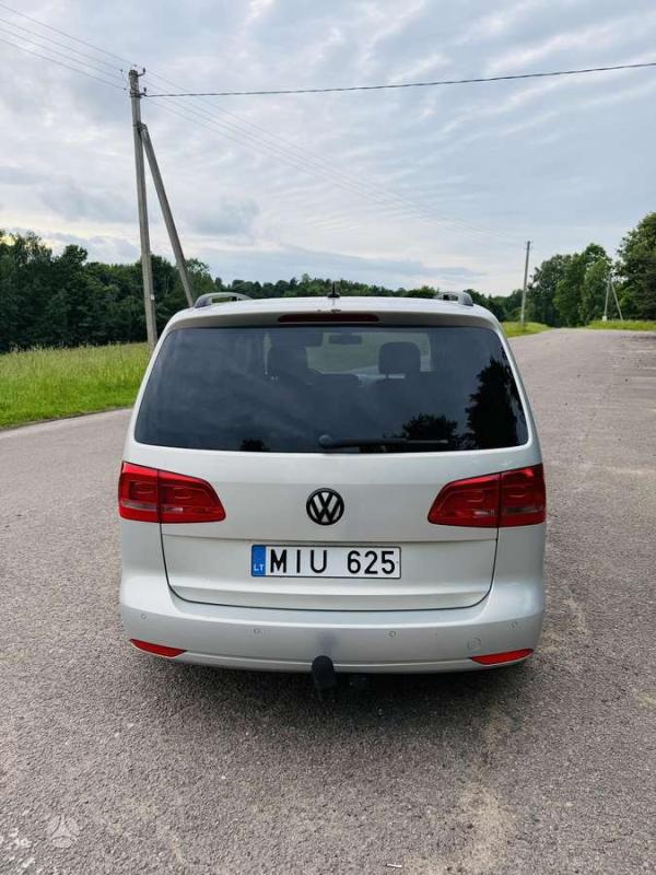 Pelēks Volkswagen Touran 2013 Kauņa, ar dzinēja tilpumu 1.60 L un nobraukumu 391 tūkst. km par 3499 €, foto 7 vietnē AUTOMOTO.COM.LV