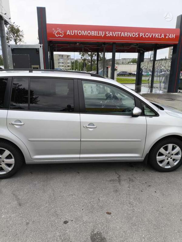 Grey Volkswagen Touran 2013 in Vilnius, with an engine capacity of 1.60 L and mileage of 267 thousand km for 4950 €, photo 2 on AUTOMOTO.COM.LV
