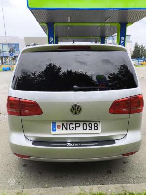 Pelēks Volkswagen Touran 2013 Viļņa, ar dzinēja tilpumu 1.60 L un nobraukumu 267 tūkst. km par 4950 €, foto 6 vietnē AUTOMOTO.COM.LV