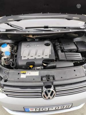 Pelēks Volkswagen Touran 2013 Viļņa, ar dzinēja tilpumu 1.60 L un nobraukumu 267 tūkst. km par 4950 €, foto 7 vietnē AUTOMOTO.COM.LV