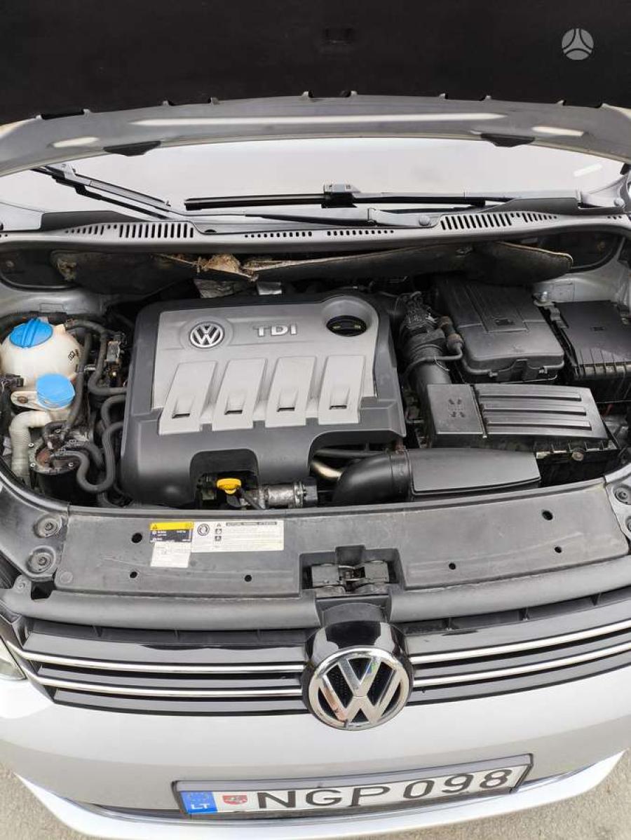 Pelēks Volkswagen Touran 2013 Viļņa, ar dzinēja tilpumu 1.60 L un nobraukumu 267 tūkst. km par 4950 €, foto 7 vietnē AUTOMOTO.COM.LV
