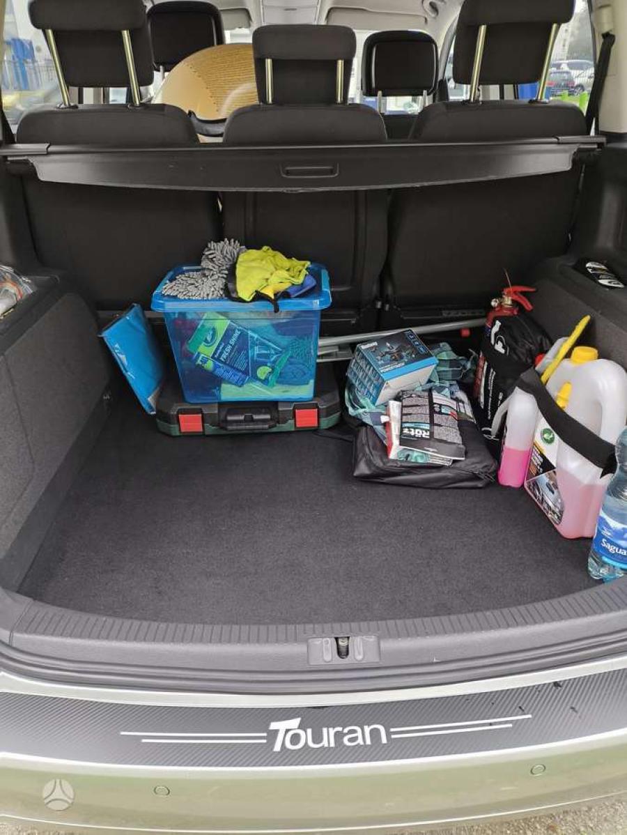 Pelēks Volkswagen Touran 2013 Viļņa, ar dzinēja tilpumu 1.60 L un nobraukumu 267 tūkst. km par 4950 €, foto 14 vietnē AUTOMOTO.COM.LV