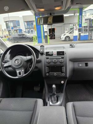 Pelēks Volkswagen Touran 2013 Viļņa, ar dzinēja tilpumu 1.60 L un nobraukumu 267 tūkst. km par 4950 €, foto 15 vietnē AUTOMOTO.COM.LV