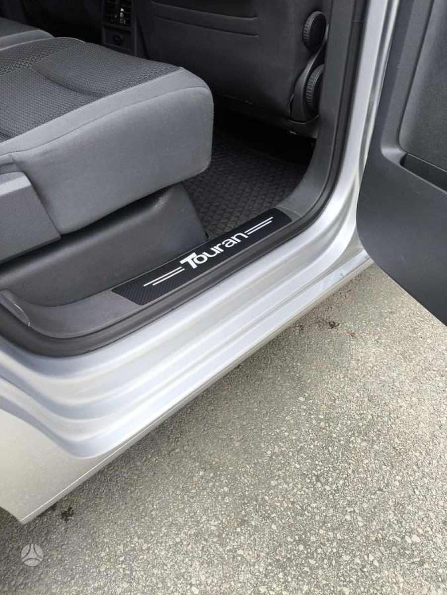 Pelēks Volkswagen Touran 2013 Viļņa, ar dzinēja tilpumu 1.60 L un nobraukumu 267 tūkst. km par 4950 €, foto 16 vietnē AUTOMOTO.COM.LV
