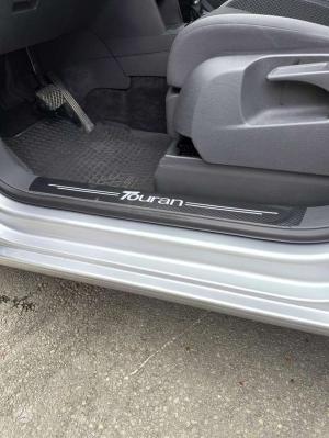 Pelēks Volkswagen Touran 2013 Viļņa, ar dzinēja tilpumu 1.60 L un nobraukumu 267 tūkst. km par 4950 €, foto 17 vietnē AUTOMOTO.COM.LV