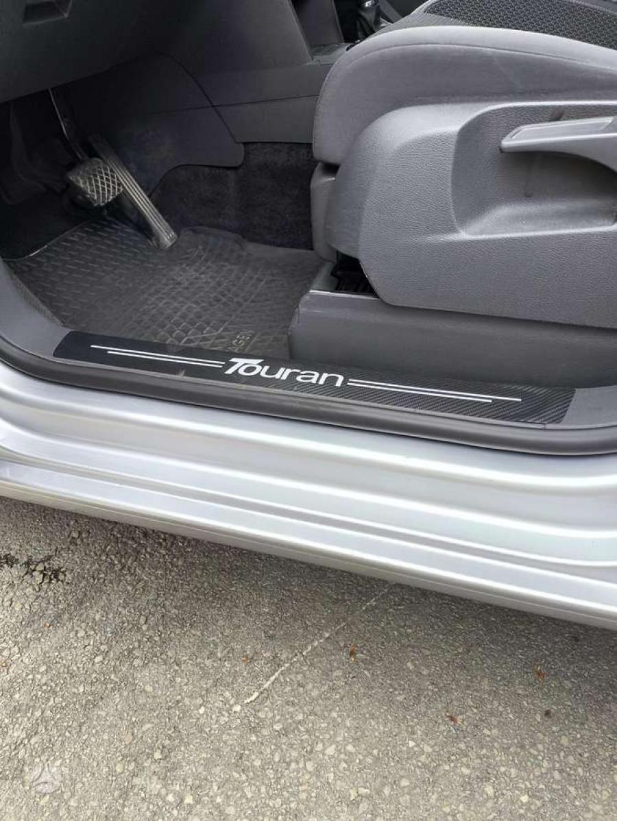 Pelēks Volkswagen Touran 2013 Viļņa, ar dzinēja tilpumu 1.60 L un nobraukumu 267 tūkst. km par 4950 €, foto 17 vietnē AUTOMOTO.COM.LV