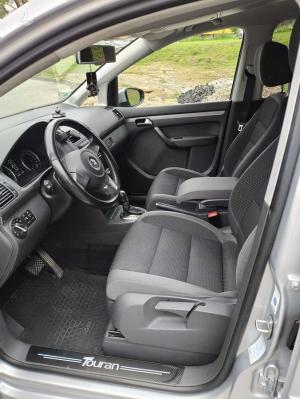 Pelēks Volkswagen Touran 2013 Viļņa, ar dzinēja tilpumu 1.60 L un nobraukumu 267 tūkst. km par 4950 €, foto 20 vietnē AUTOMOTO.COM.LV