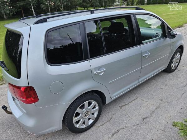 Grey Volkswagen Touran 2013 in Mazeikiai, with an engine capacity of 2.00 L and mileage of 242 thousand km for 5950 €, photo 9 on AUTOMOTO.COM.LV