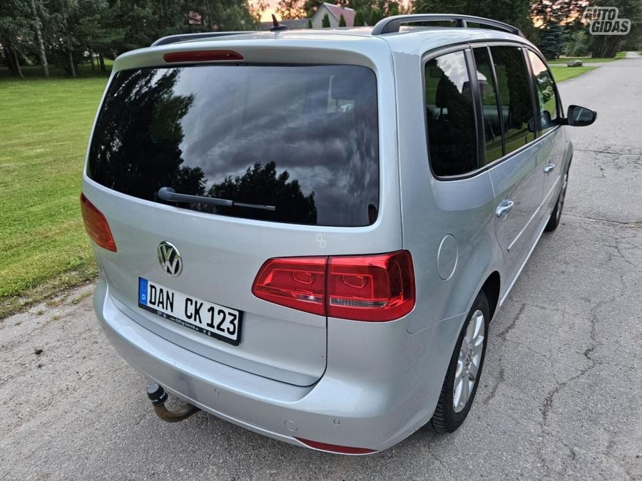 Pelēks Volkswagen Touran 2013 Mažeikiai, ar dzinēja tilpumu 2.00 L un nobraukumu 242 tūkst. km par 5950 €, foto 12 vietnē AUTOMOTO.COM.LV