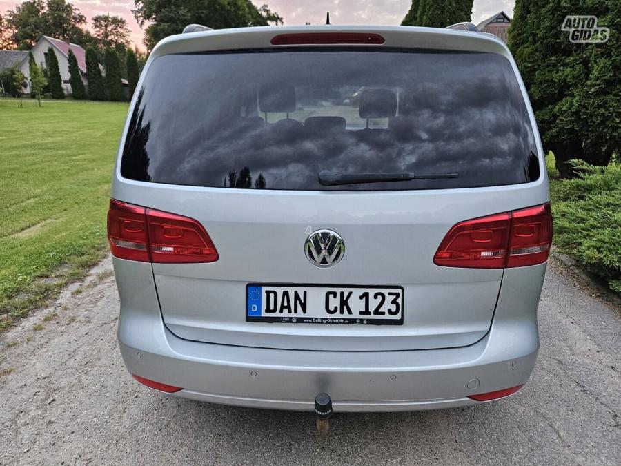 Pelēks Volkswagen Touran 2013 Mažeikiai, ar dzinēja tilpumu 2.00 L un nobraukumu 242 tūkst. km par 5950 €, foto 13 vietnē AUTOMOTO.COM.LV