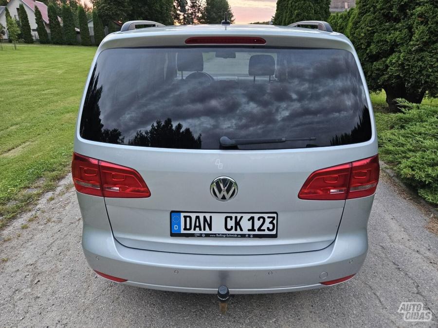 Pelēks Volkswagen Touran 2013 Mažeikiai, ar dzinēja tilpumu 2.00 L un nobraukumu 242 tūkst. km par 5950 €, foto 14 vietnē AUTOMOTO.COM.LV
