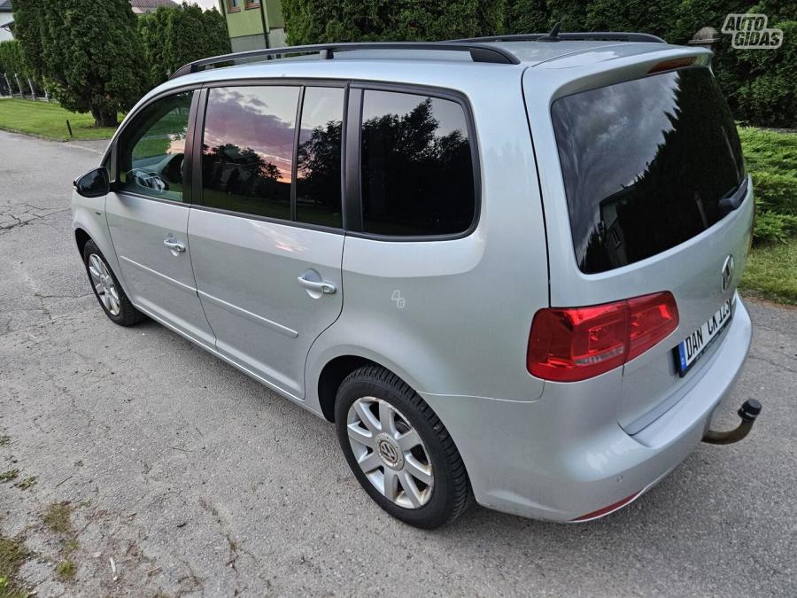 Pelēks Volkswagen Touran 2013 Mažeikiai, ar dzinēja tilpumu 2.00 L un nobraukumu 242 tūkst. km par 5950 €, foto 15 vietnē AUTOMOTO.COM.LV