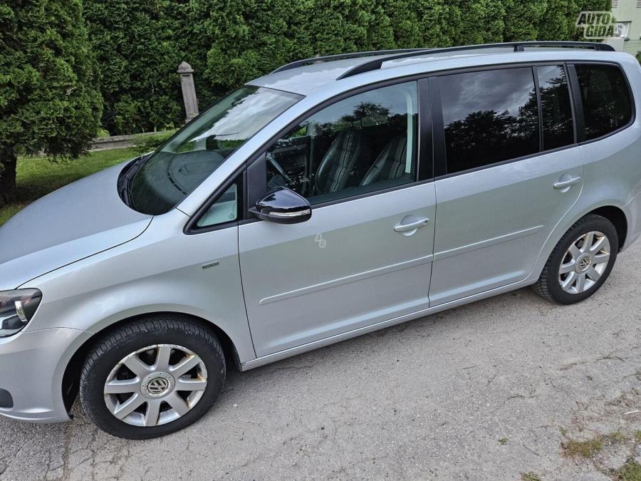 Pelēks Volkswagen Touran 2013 Mažeikiai, ar dzinēja tilpumu 2.00 L un nobraukumu 242 tūkst. km par 5950 €, foto 17 vietnē AUTOMOTO.COM.LV