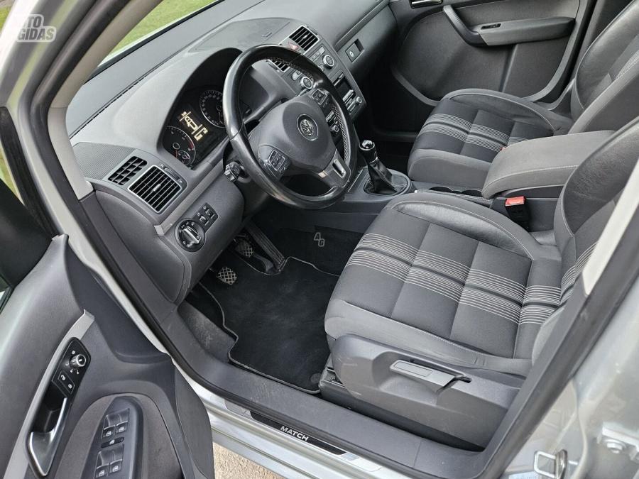 Pelēks Volkswagen Touran 2013 Mažeikiai, ar dzinēja tilpumu 2.00 L un nobraukumu 242 tūkst. km par 5950 €, foto 20 vietnē AUTOMOTO.COM.LV