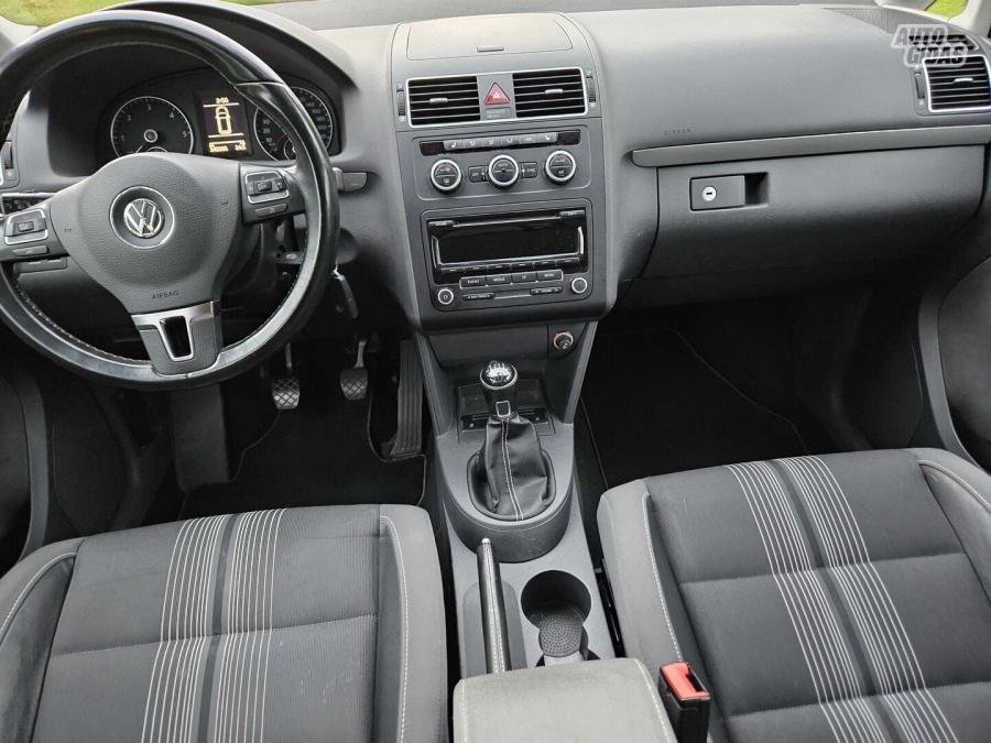 Pelēks Volkswagen Touran 2013 Mažeikiai, ar dzinēja tilpumu 2.00 L un nobraukumu 242 tūkst. km par 5950 €, foto 21 vietnē AUTOMOTO.COM.LV