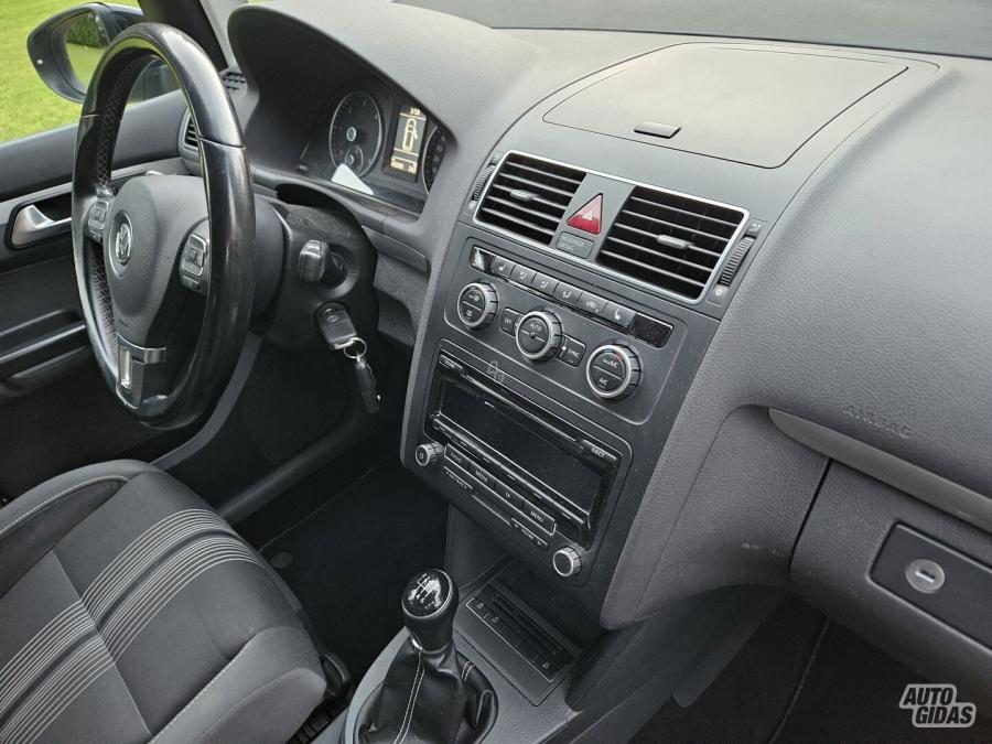 Pelēks Volkswagen Touran 2013 Mažeikiai, ar dzinēja tilpumu 2.00 L un nobraukumu 242 tūkst. km par 5950 €, foto 22 vietnē AUTOMOTO.COM.LV