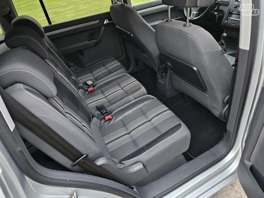 Pelēks Volkswagen Touran 2013 Mažeikiai, ar dzinēja tilpumu 2.00 L un nobraukumu 242 tūkst. km par 5950 €, foto 26 vietnē AUTOMOTO.COM.LV
