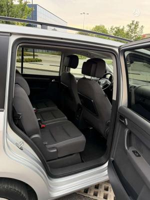 Pelēks Volkswagen Touran 2013 Viļņa, ar dzinēja tilpumu 0.00 L un nobraukumu 298 tūkst. km par 5500 €, foto 12 vietnē AUTOMOTO.COM.LV