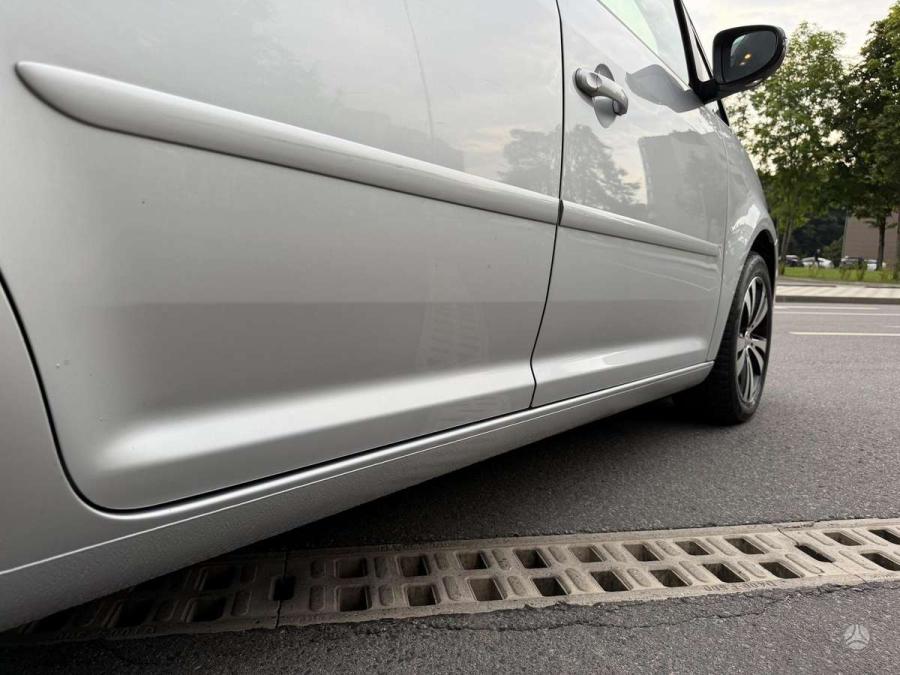 Pelēks Volkswagen Touran 2013 Viļņa, ar dzinēja tilpumu 0.00 L un nobraukumu 298 tūkst. km par 5500 €, foto 15 vietnē AUTOMOTO.COM.LV