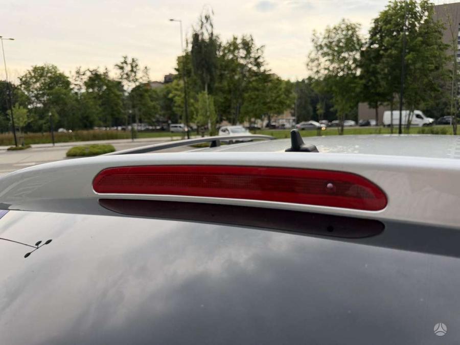Pelēks Volkswagen Touran 2013 Viļņa, ar dzinēja tilpumu 0.00 L un nobraukumu 298 tūkst. km par 5500 €, foto 18 vietnē AUTOMOTO.COM.LV