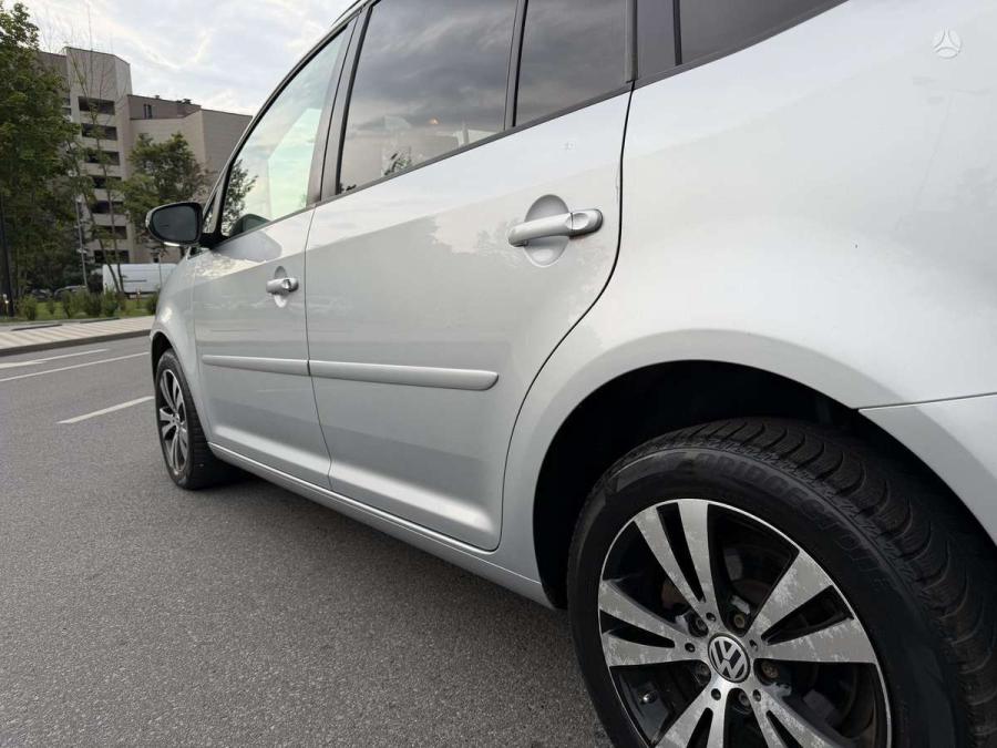 Pelēks Volkswagen Touran 2013 Viļņa, ar dzinēja tilpumu 0.00 L un nobraukumu 298 tūkst. km par 5500 €, foto 19 vietnē AUTOMOTO.COM.LV