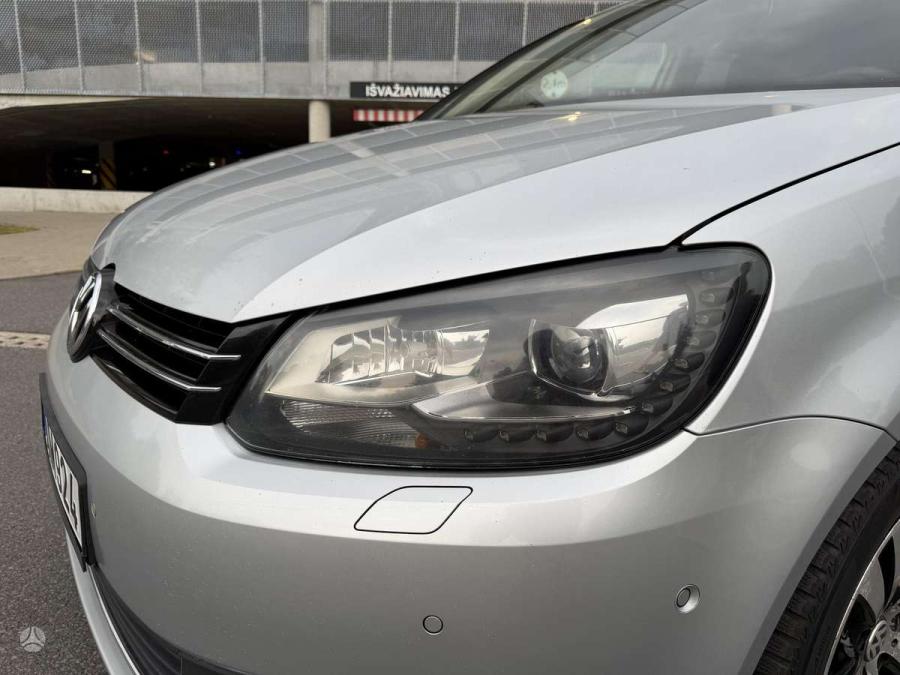 Pelēks Volkswagen Touran 2013 Viļņa, ar dzinēja tilpumu 0.00 L un nobraukumu 298 tūkst. km par 5500 €, foto 22 vietnē AUTOMOTO.COM.LV