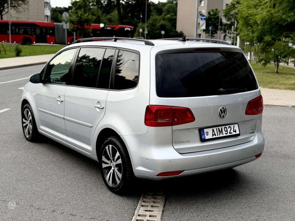 Grey Volkswagen Touran 2013 in Vilnius, with an engine capacity of 0.00 L and mileage of 298 thousand km for 4900 €, photo 5 on AUTOMOTO.COM.LV