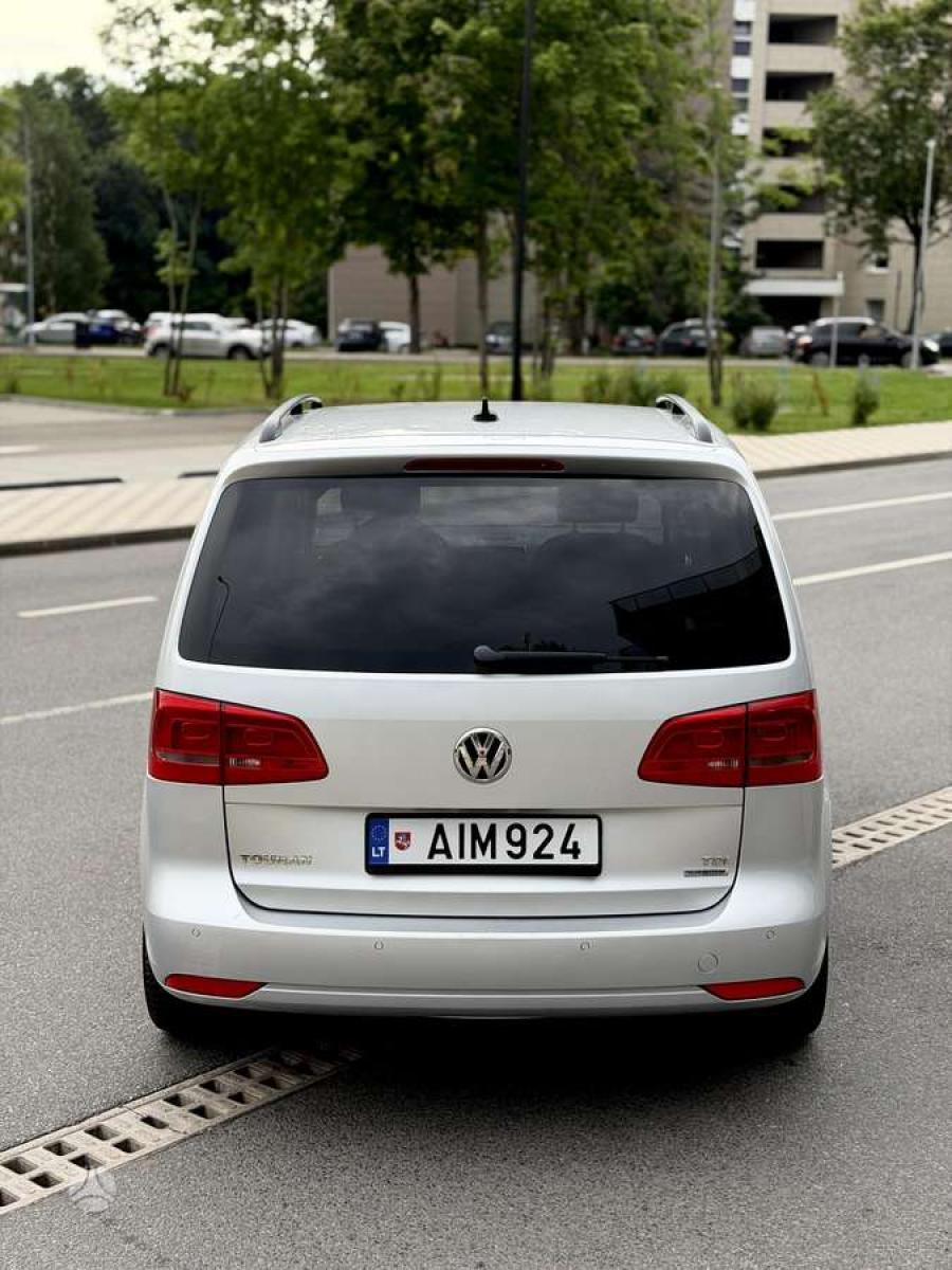 Pelēks Volkswagen Touran 2013 Viļņa, ar dzinēja tilpumu 0.00 L un nobraukumu 298 tūkst. km par 4900 €, foto 7 vietnē AUTOMOTO.COM.LV