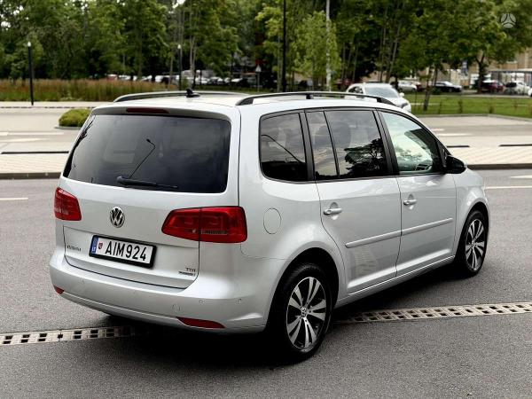 Grey Volkswagen Touran 2013 in Vilnius, with an engine capacity of 0.00 L and mileage of 298 thousand km for 4900 €, photo 7 on AUTOMOTO.COM.LV