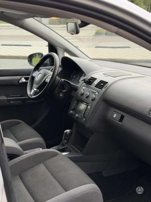 Pelēks Volkswagen Touran 2013 Viļņa, ar dzinēja tilpumu 0.00 L un nobraukumu 298 tūkst. km par 4900 €, foto 10 vietnē AUTOMOTO.COM.LV
