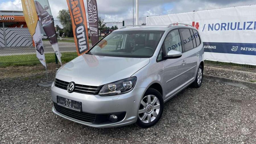 Grey Volkswagen Touran 2013 in Marijampole, with an engine capacity of 1.60 L and mileage of 137 thousand km for 8190 €, photo 1 on AUTOMOTO.COM.LV