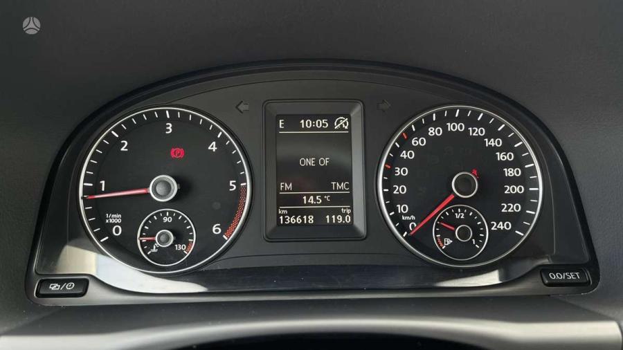 Grey Volkswagen Touran 2013 in Marijampole, with an engine capacity of 1.60 L and mileage of 137 thousand km for 8190 €, photo 4 on AUTOMOTO.COM.LV