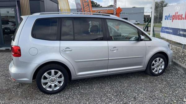 Pelēks Volkswagen Touran 2013 Marijampole, ar dzinēja tilpumu 1.60 L un nobraukumu 137 tūkst. km par 8190 €, foto 7 vietnē AUTOMOTO.COM.LV