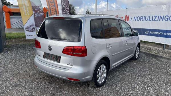 Pelēks Volkswagen Touran 2013 Marijampole, ar dzinēja tilpumu 1.60 L un nobraukumu 137 tūkst. km par 8190 €, foto 8 vietnē AUTOMOTO.COM.LV