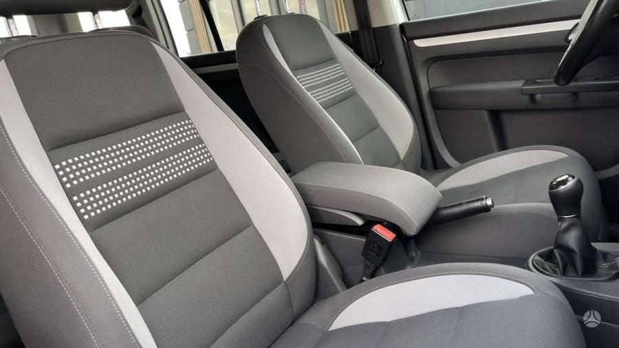 Grey Volkswagen Touran 2013 in Marijampole, with an engine capacity of 1.60 L and mileage of 137 thousand km for 8190 €, photo 17 on AUTOMOTO.COM.LV