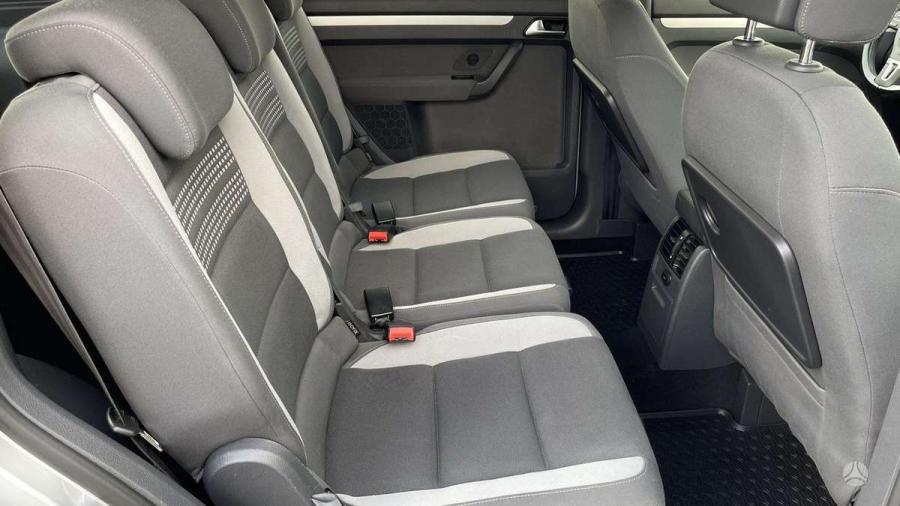 Grey Volkswagen Touran 2013 in Marijampole, with an engine capacity of 1.60 L and mileage of 137 thousand km for 8190 €, photo 20 on AUTOMOTO.COM.LV
