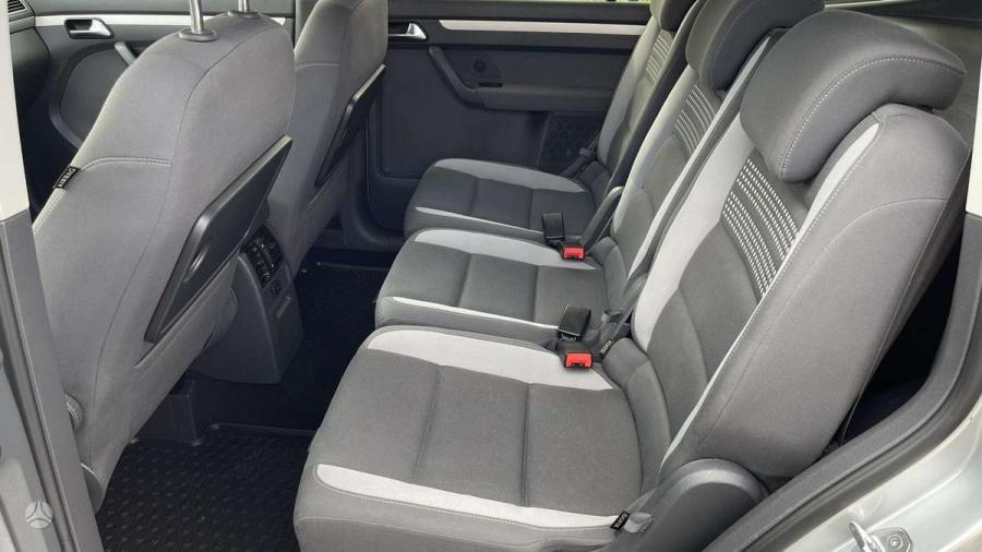 Grey Volkswagen Touran 2013 in Marijampole, with an engine capacity of 1.60 L and mileage of 137 thousand km for 8190 €, photo 23 on AUTOMOTO.COM.LV